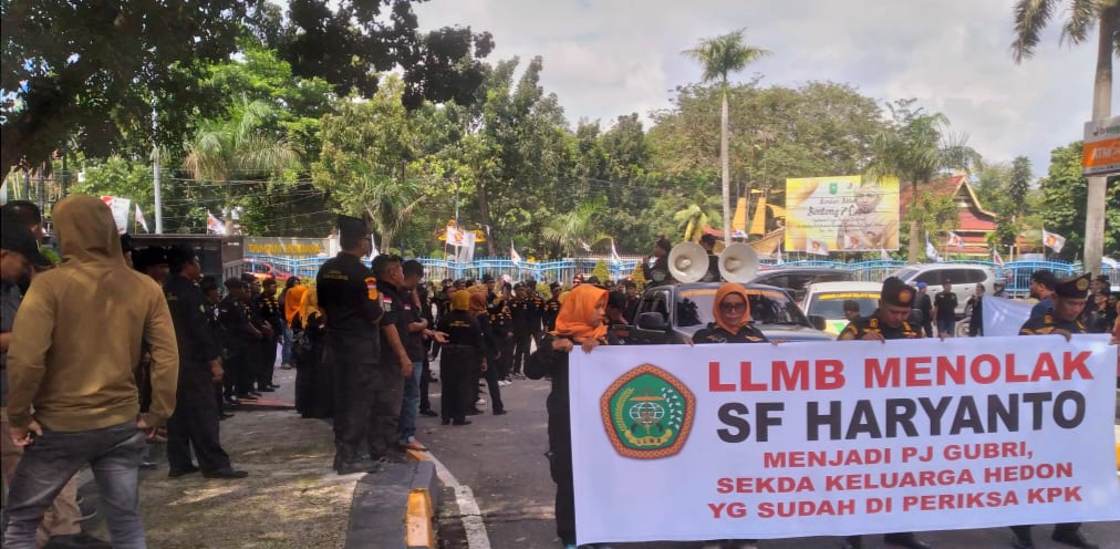 Tolak SF Haryanto Sebagai Pj Gubernur Riau,Ratusan LLMB Lakukan Demo Di ...